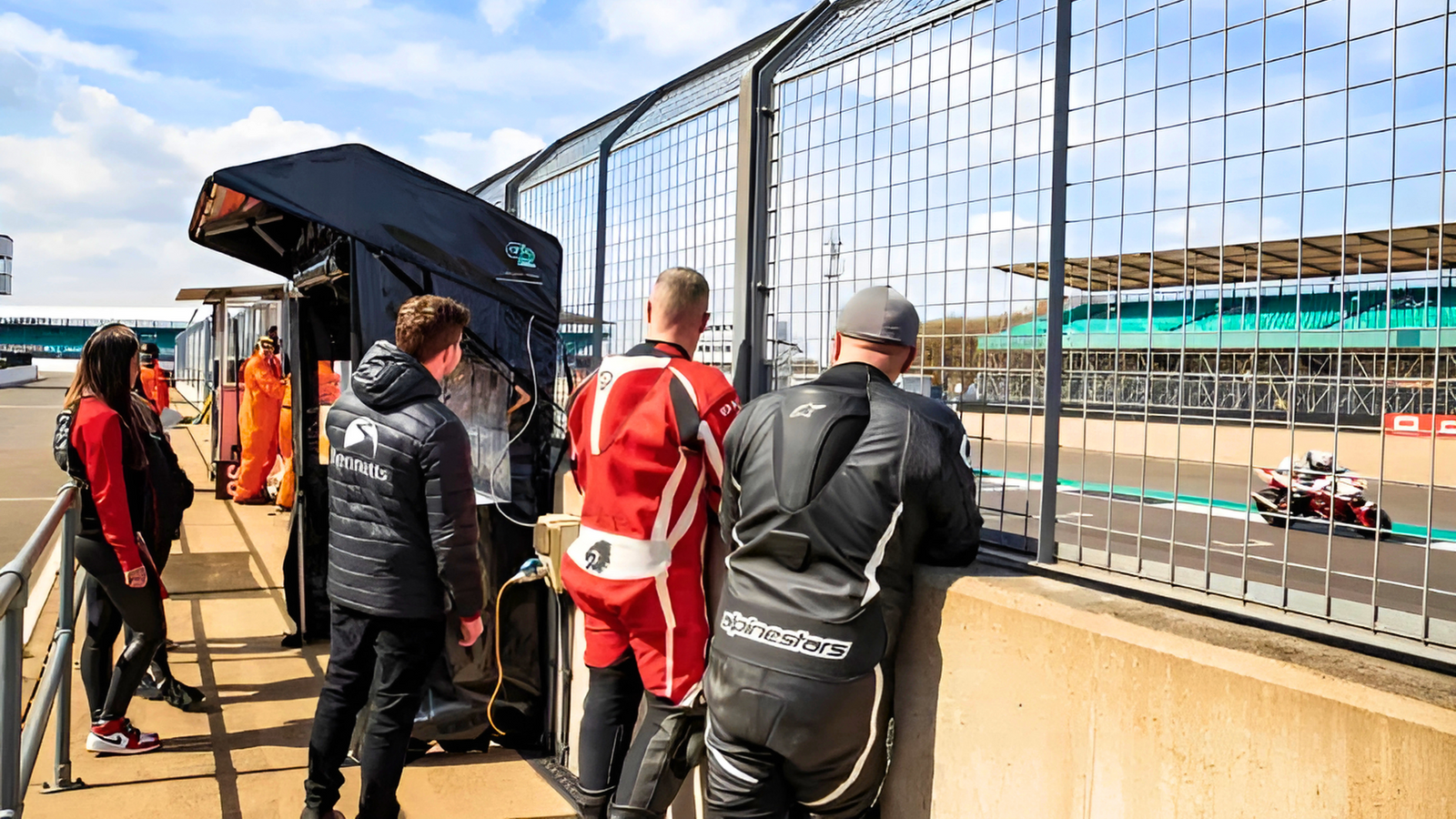 Pop-Up Pit Perch for Motorsport Teams | Gala Performance
